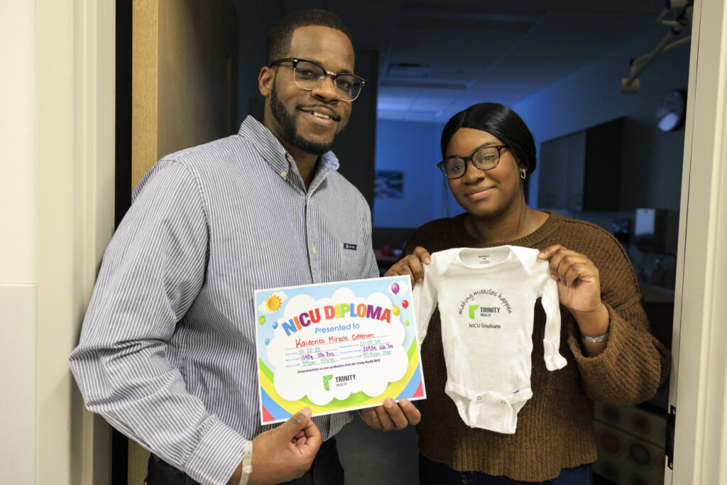 Clayton and Nia receive a onesie and NICU diploma before leaving ...